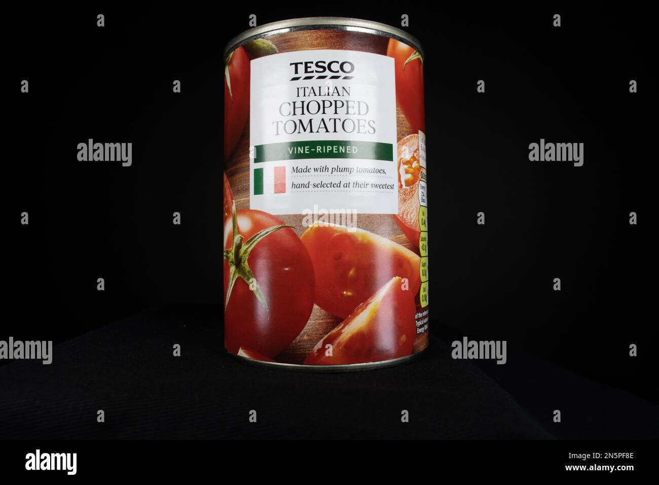 Grocery store canned tomatoes hi-res stock photography and images - Alamy