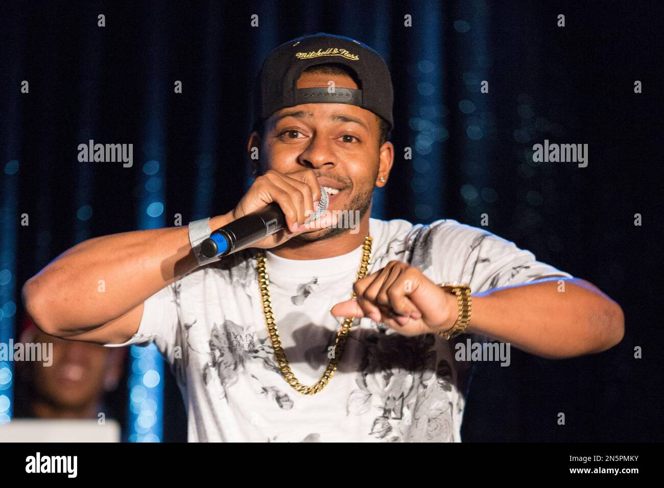Singer Eric Bellinger performs on stage during filming of SKEE Live on ...