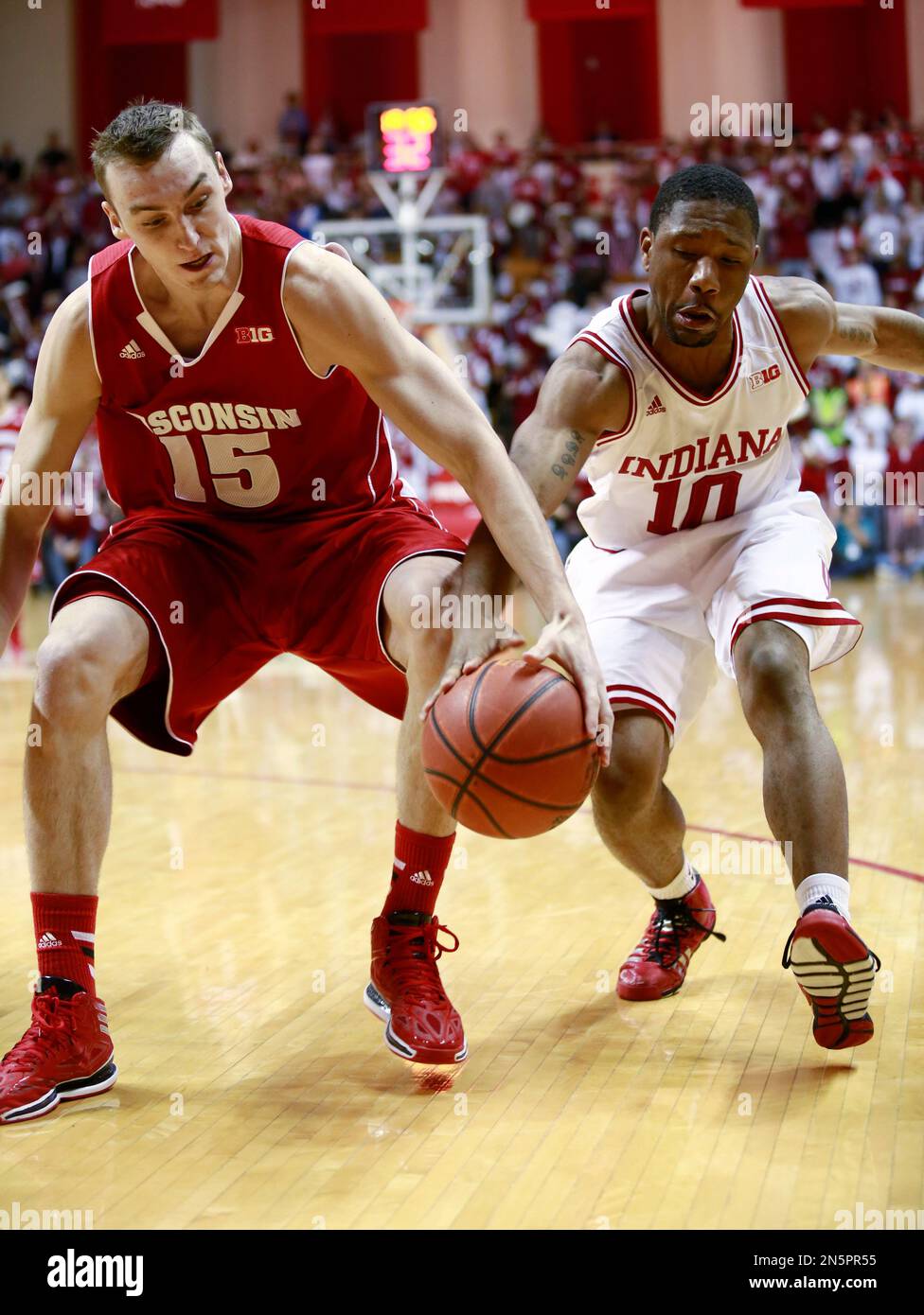 Wisconsin forward Sam Dekker (15) and Indiana guard Evan Gordon (10 ...