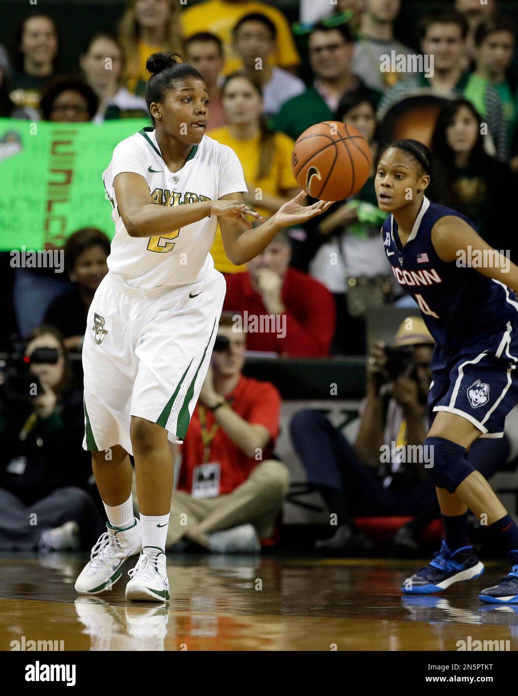 Baylor Niya Johnson (2) makes a pass as Connecticut's Moriah Jefferson ...