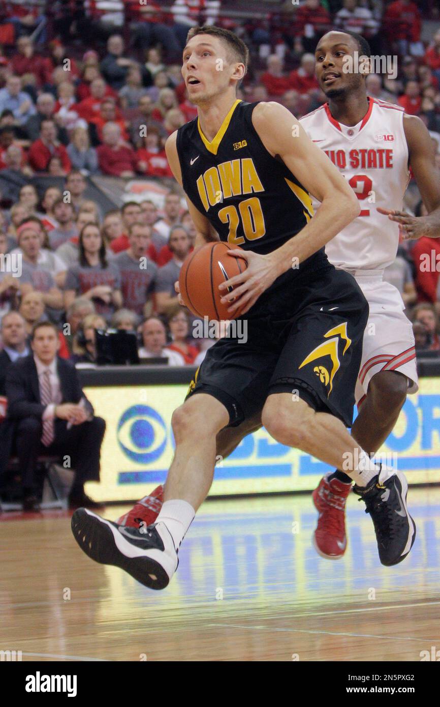 Iowa's Jarrod Uthoff plays against Ohio State during an NCAA college ...