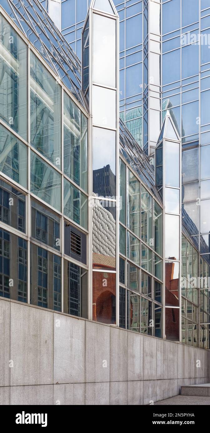 Pittsburgh Downtown: PPG Industries, the glass giant, built a giant ...