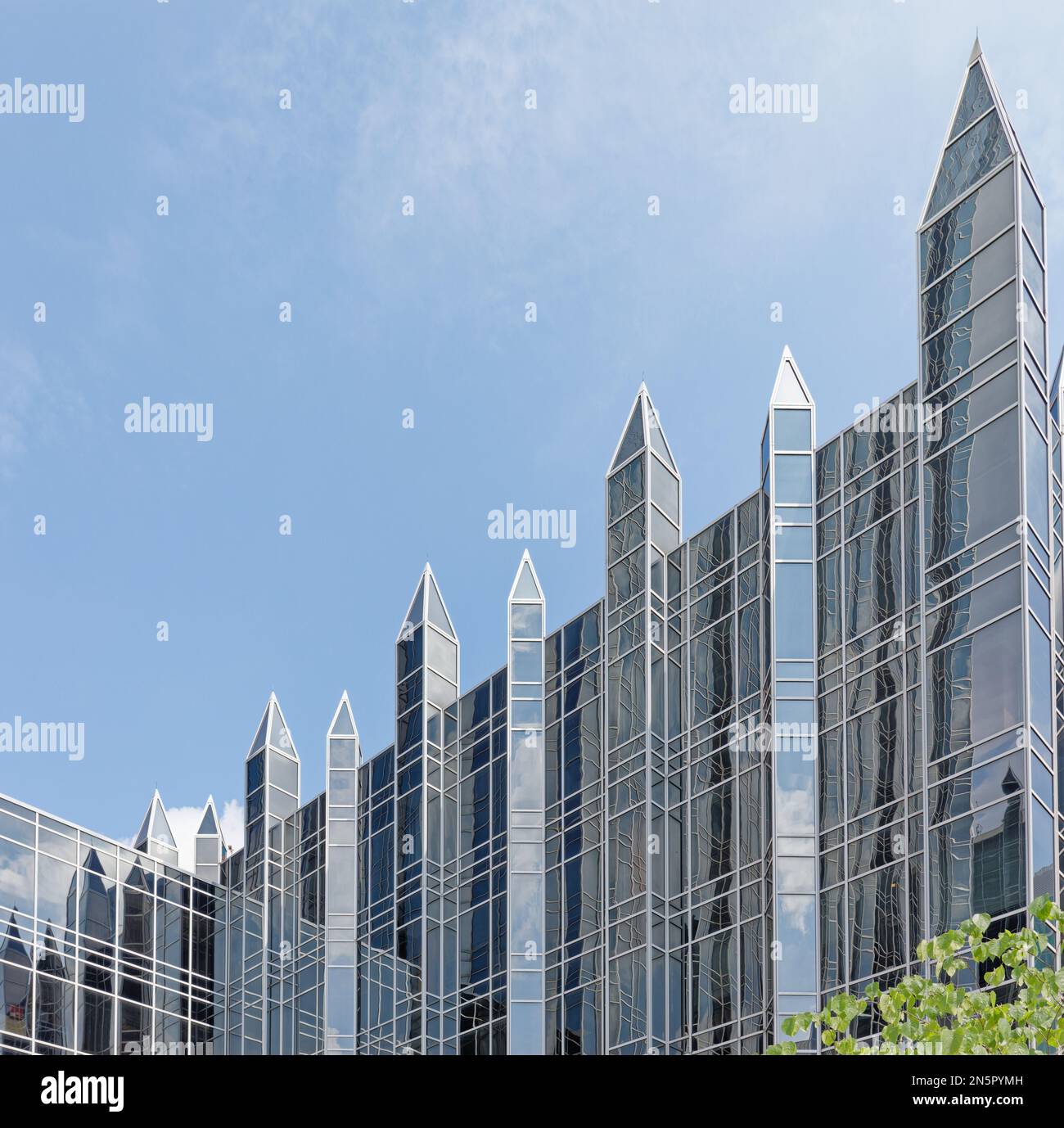 Pittsburgh Downtown: PPG Industries, the glass giant, built a giant ...