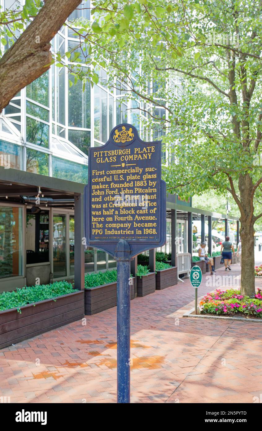 Pittsburgh Downtown: PPG Industries, the glass giant, built a giant ...