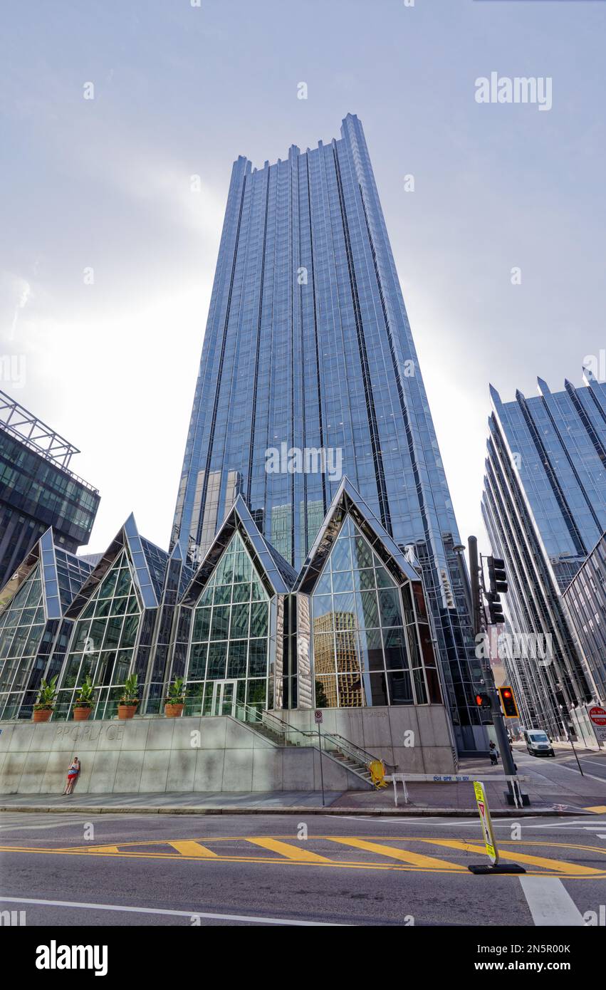 Pittsburgh Downtown: PPG Industries, the glass giant, built a giant ...