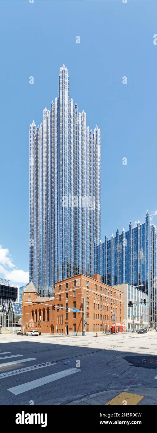 Pittsburgh Downtown: PPG Industries, the glass giant, built a giant ...