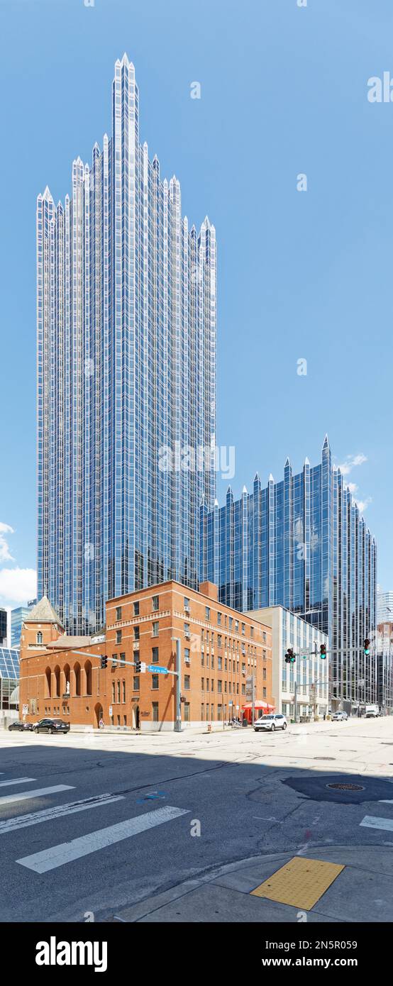 Pittsburgh Downtown: PPG Industries, the glass giant, built a giant ...