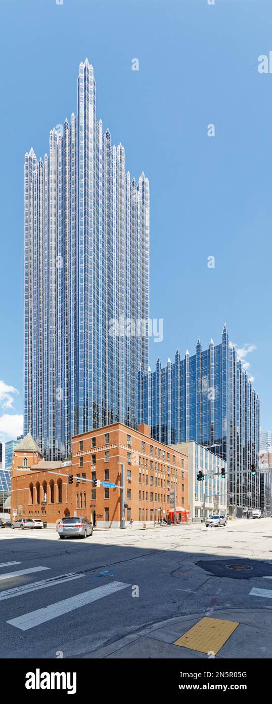 Pittsburgh Downtown: PPG Industries, the glass giant, built a giant ...