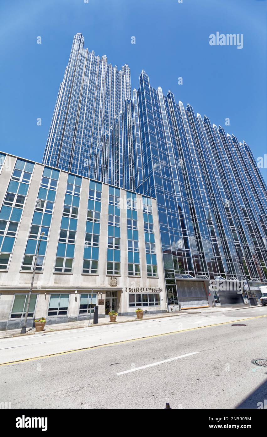 Pittsburgh Downtown: PPG Industries, the glass giant, built a giant ...