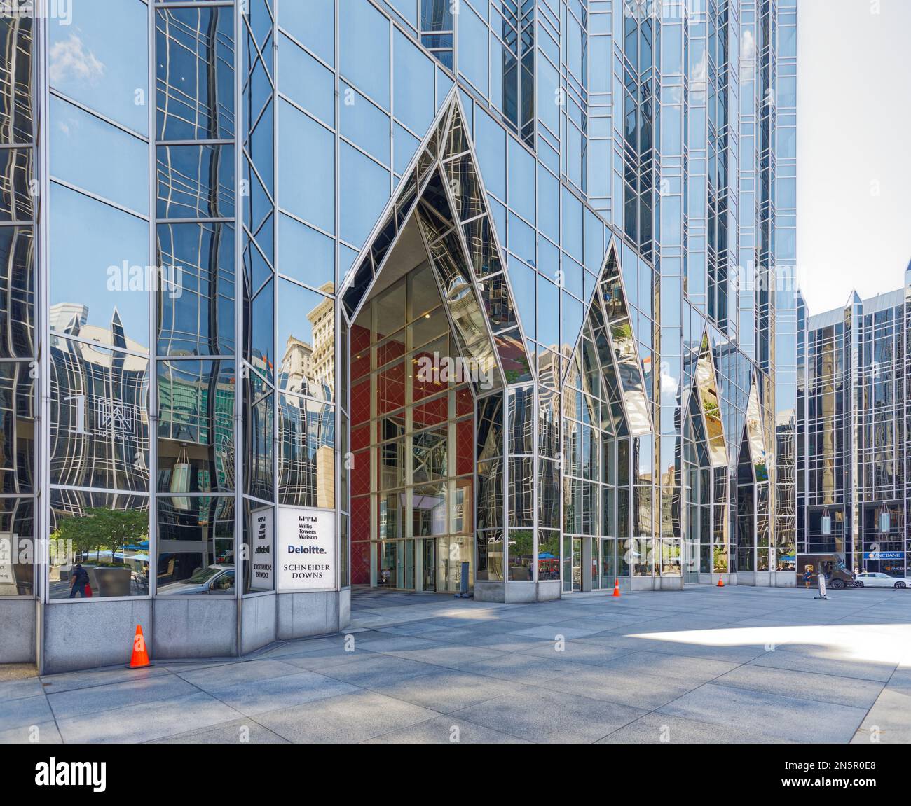 Pittsburgh Downtown: PPG Industries, the glass giant, built a giant ...