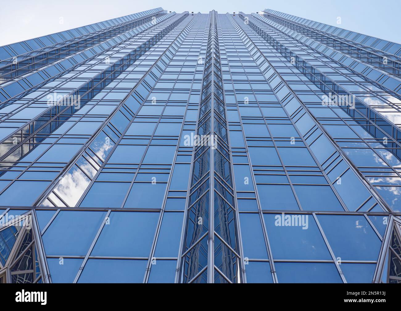 Pittsburgh Downtown: Looking up the One PPG Place façade Stock Photo ...