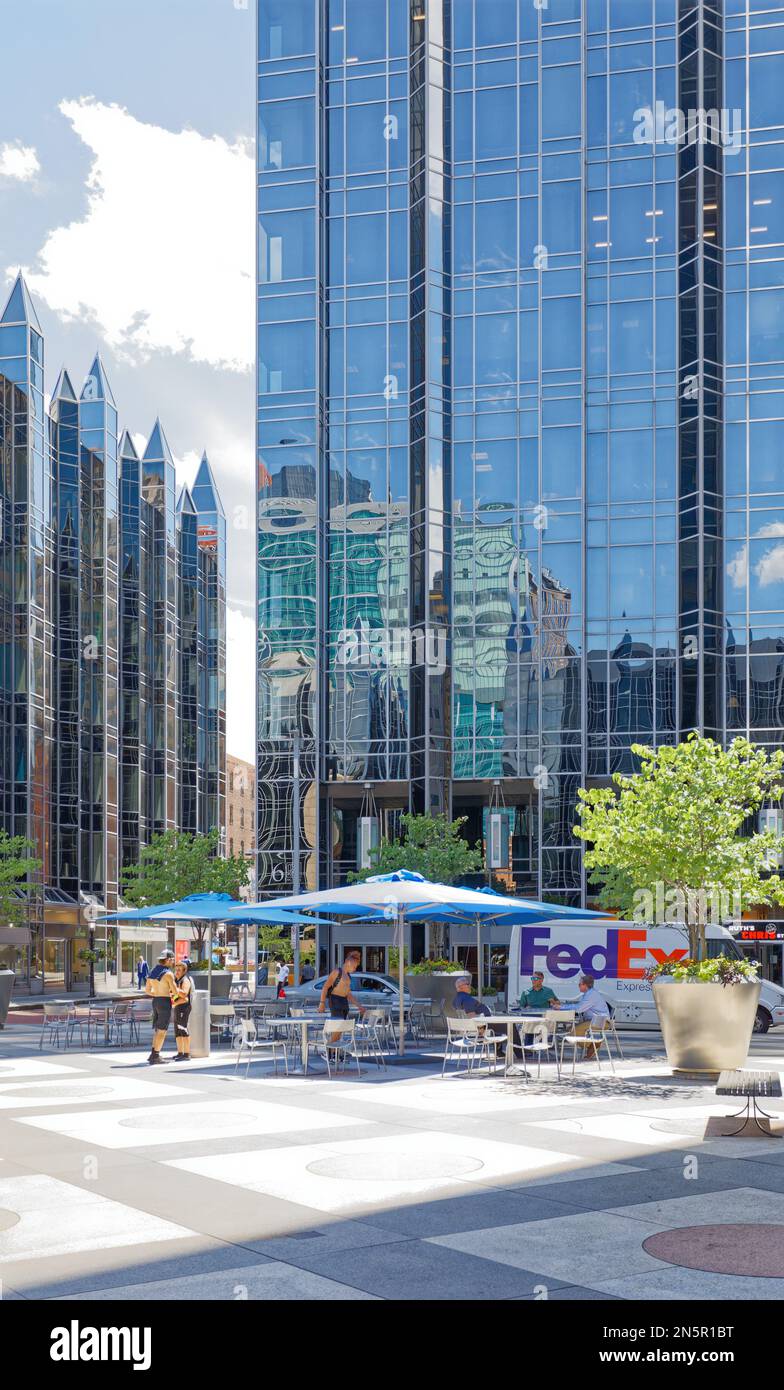 Pittsburgh Downtown: Plaza at PPG Place includes a fountain – monitored ...