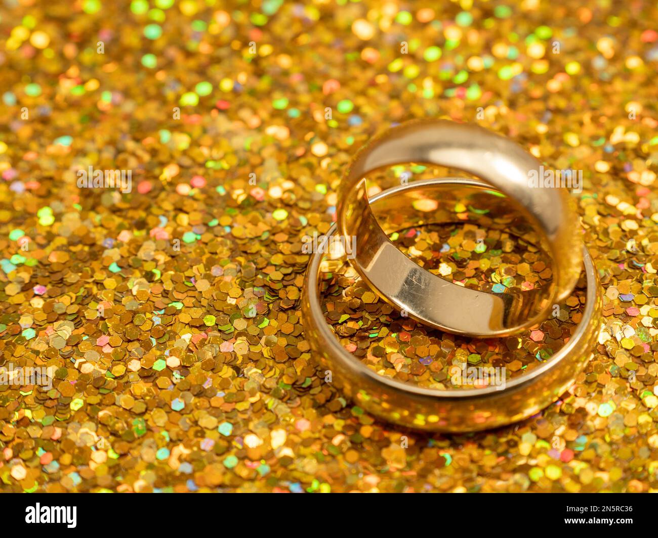 Wedding rings on a golden shiny background. Gold rings. Close-up Stock ...