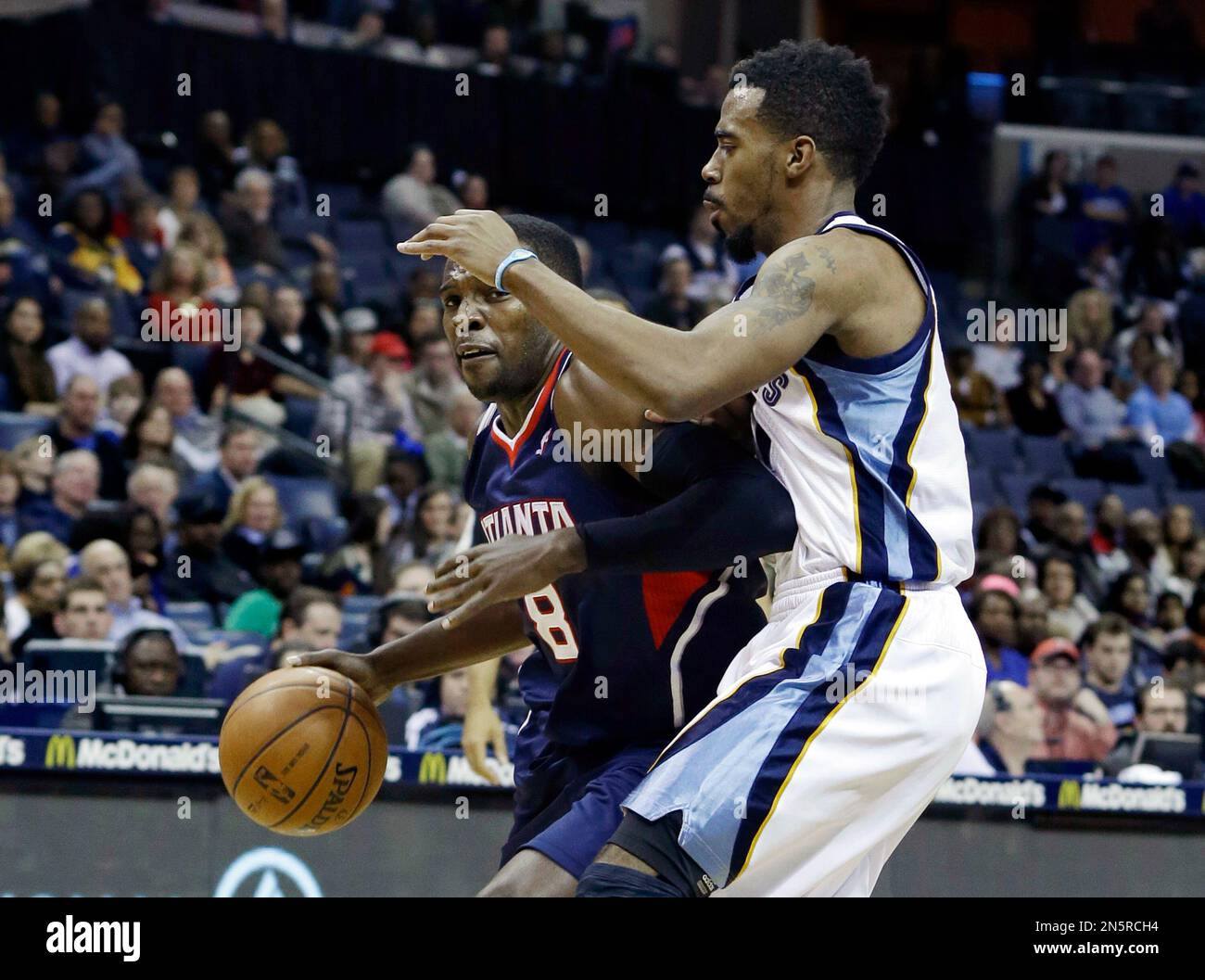 Memphis Grizzlies' Mike Conley, right, defends against Atlanta Hawks ...