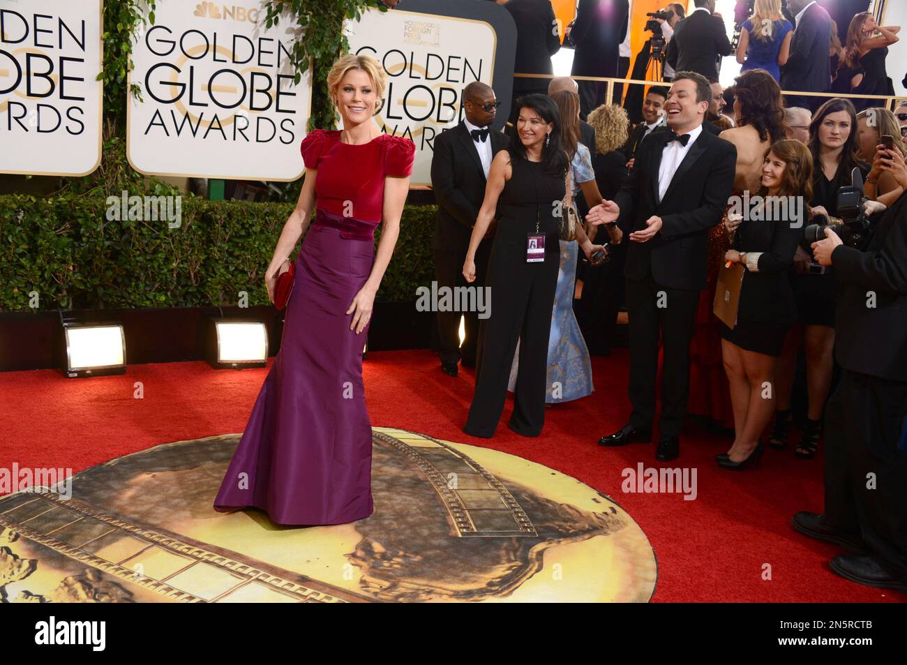 Julie Bowen arrives at the 71st annual Golden Globe Awards at the ...