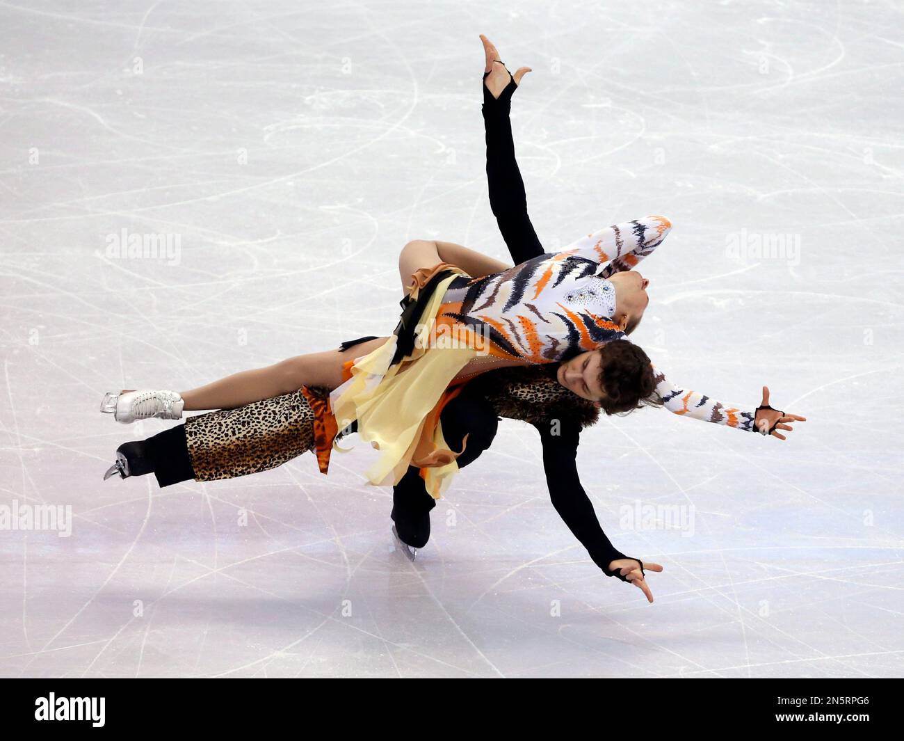 Elicia Reynolds and Stephen Reynolds compete during the ice dance free ...