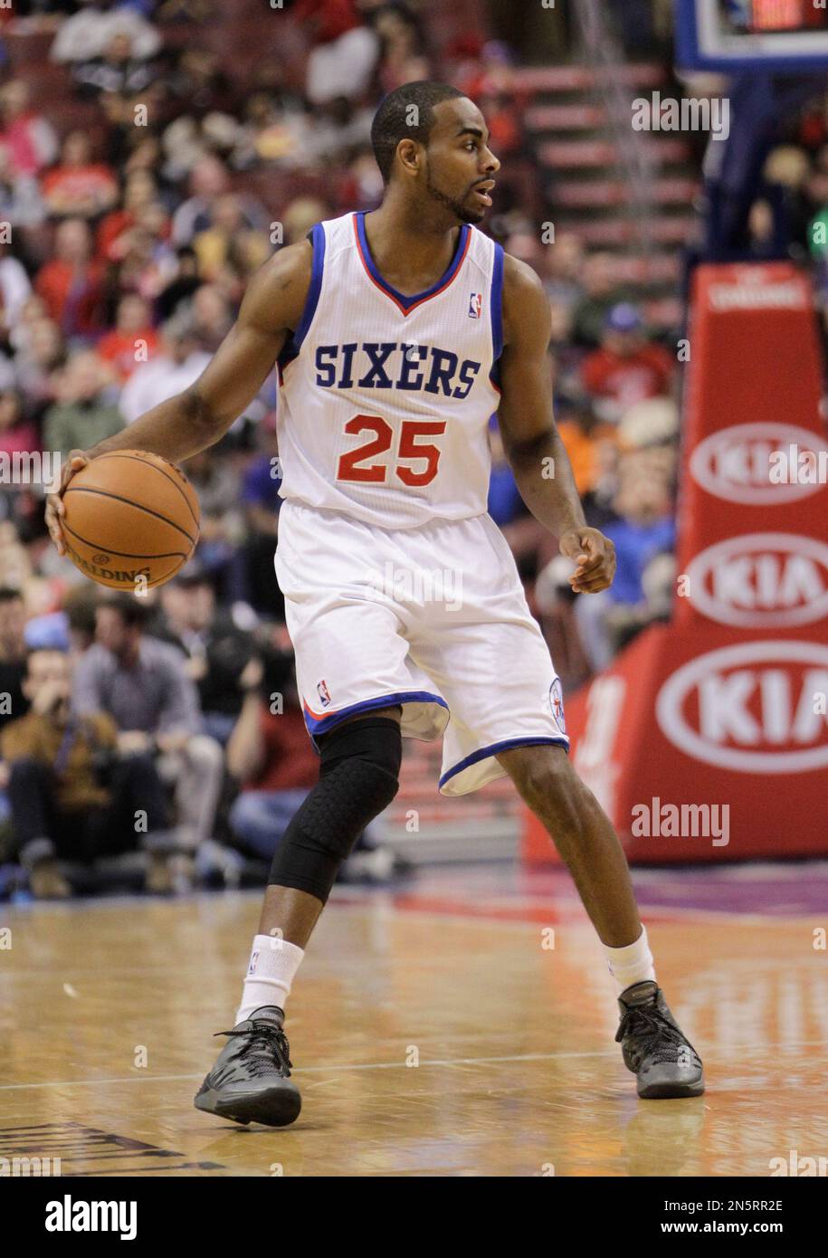 Philadelphia 76ers' Elliot Williams (25) plays against the Detroit ...