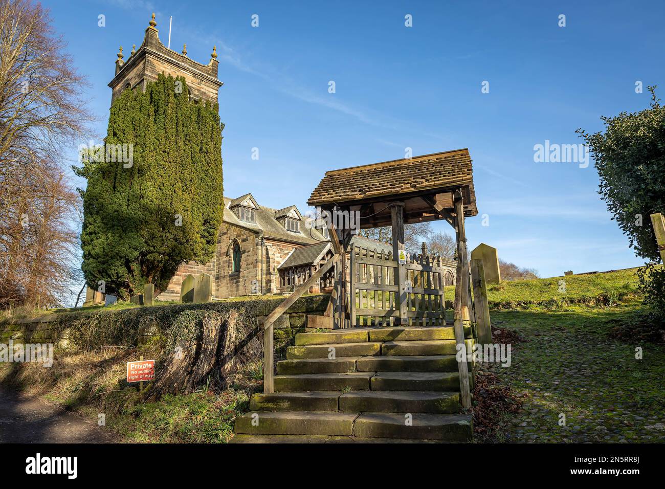 Self closing mechanism hi-res stock photography and images - Alamy