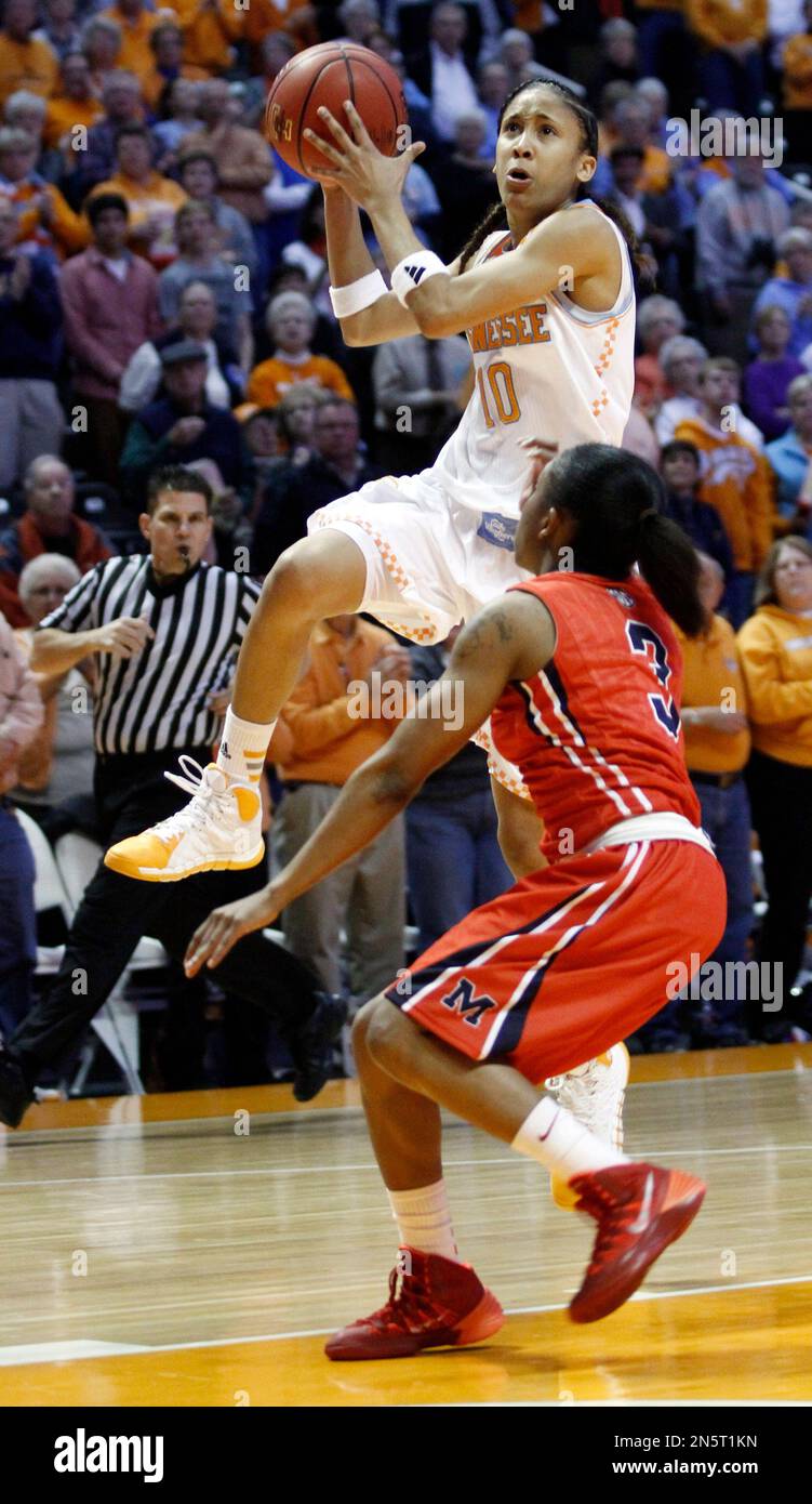 Tennessee guard Meighan Simmons (10) goes for a shot over Mississippi ...