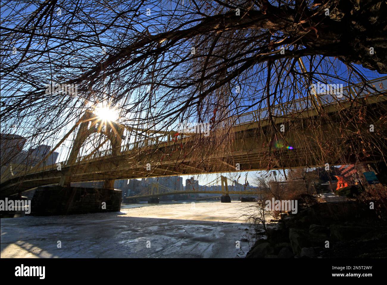 The sun hangs over the skyline of downtown Pittsburgh, beginning to ...