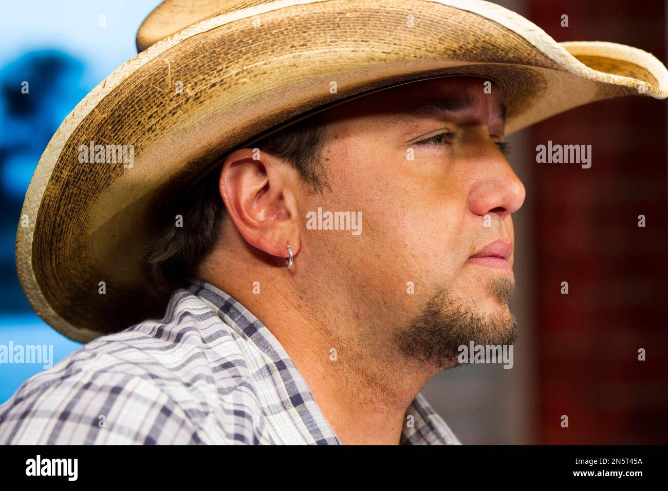 Country singer Jason Aldean poses on Thursday, Jan. 9, 2014, in New ...