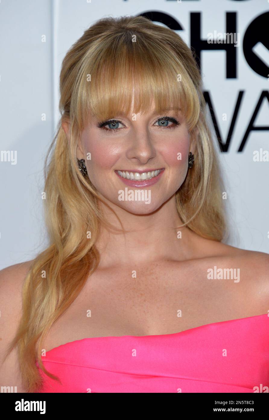 Melissa Rauch arrives at the 40th annual People's Choice Awards at ...