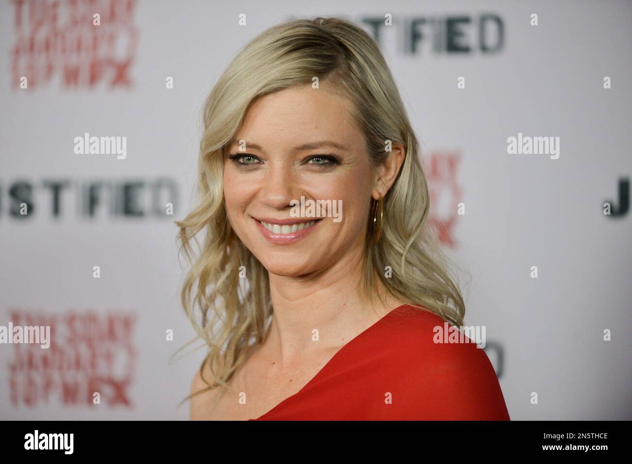 Amy Smart arrives at the LA Premiere Screening of "Justified" at the ...