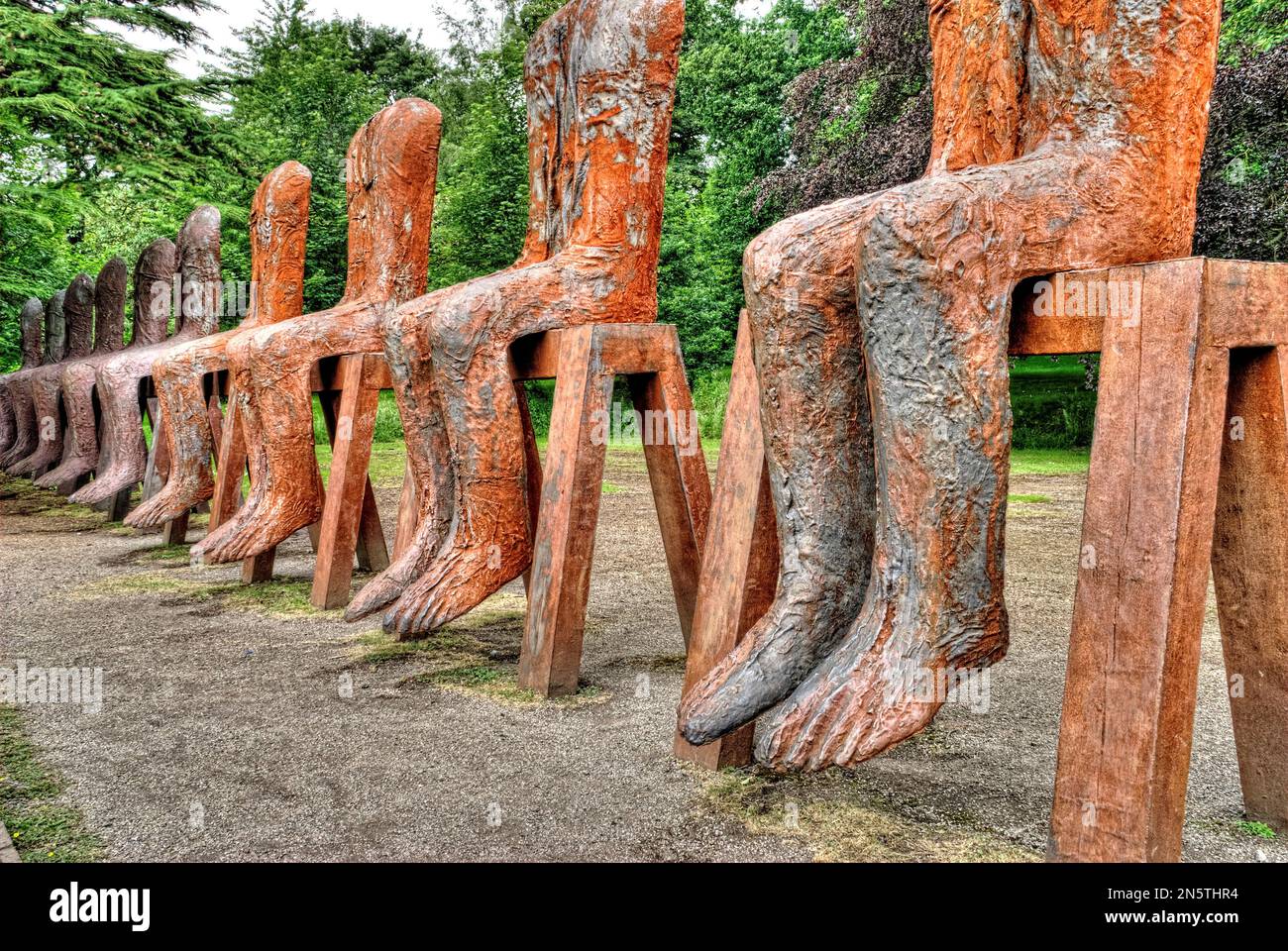 An all white mime artist in Barcelona holding frame around a young ...