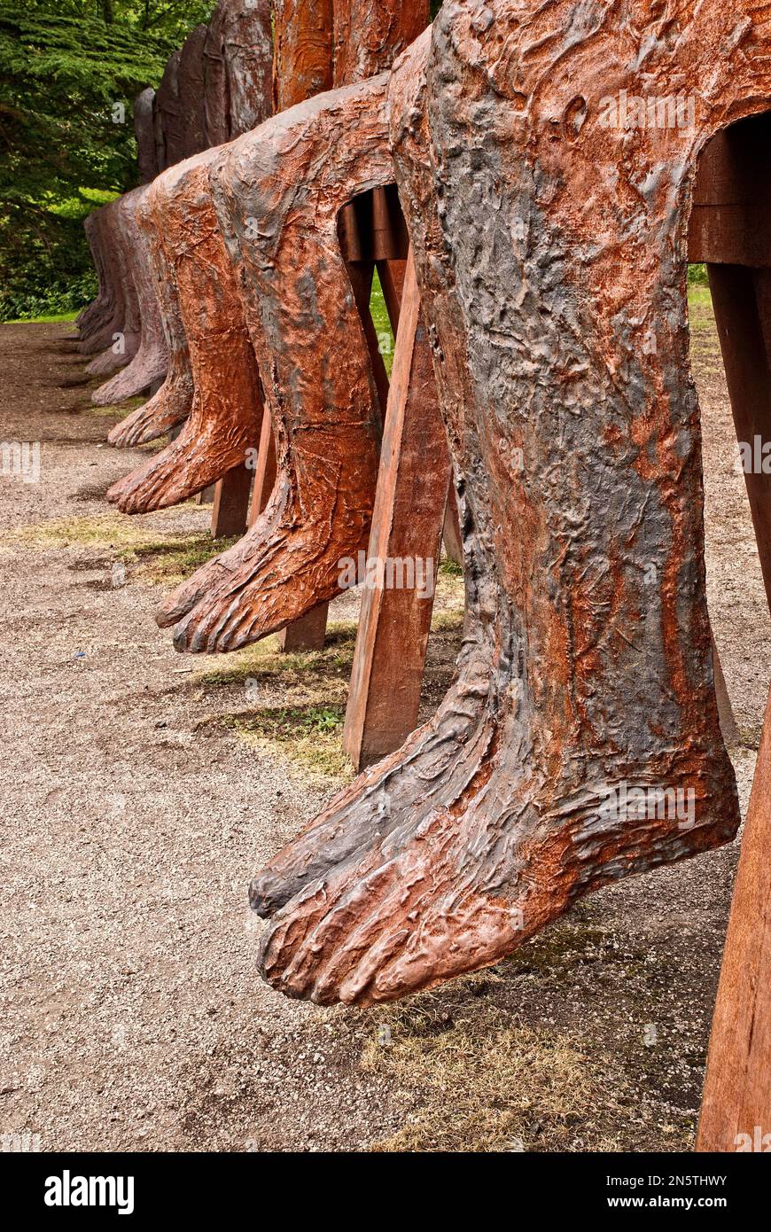 Ten Seated Figures by Magdalena Abakanowicz at Yorkshire Sculpture Park ...