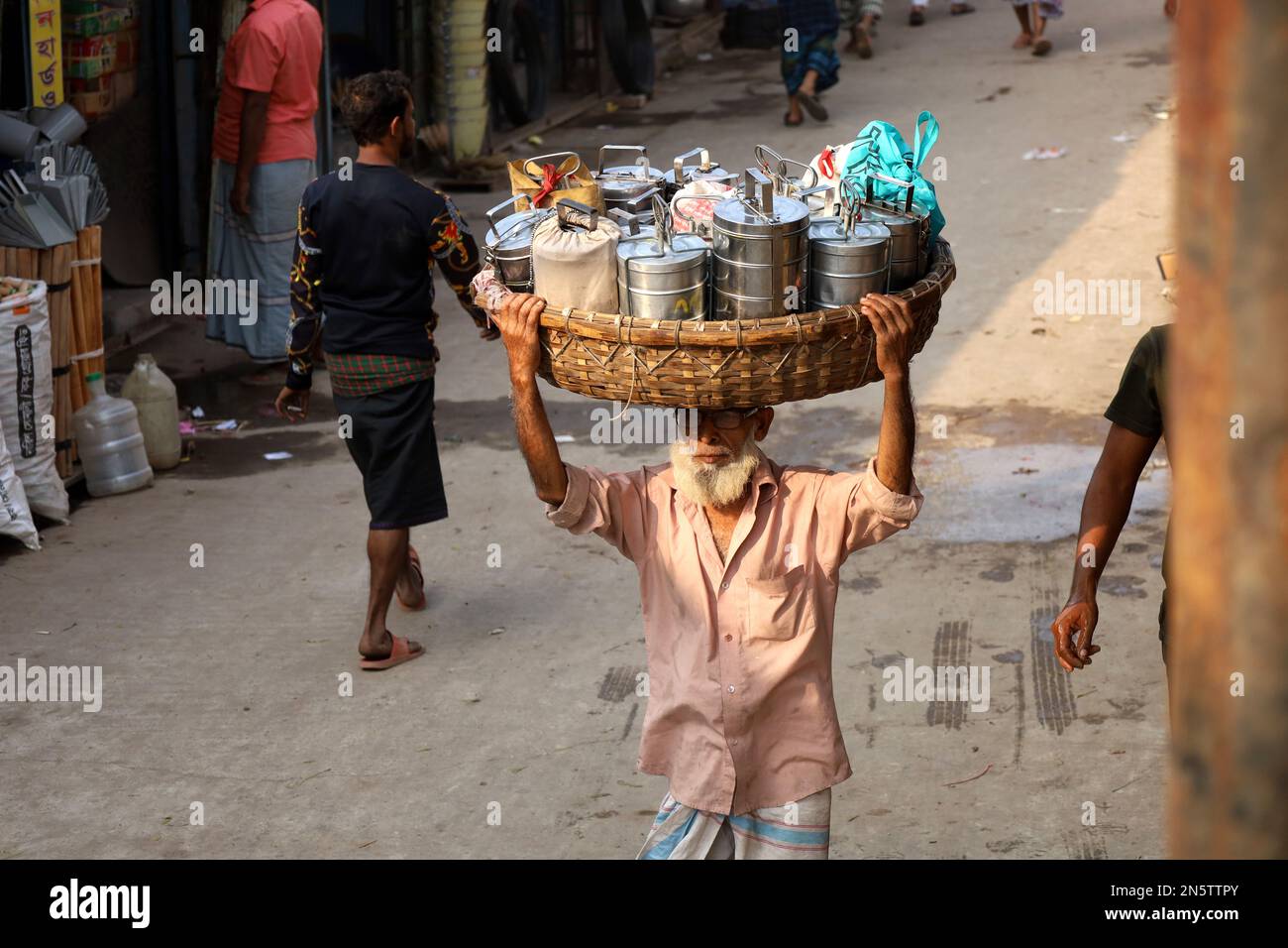 Dhaka, Dhaka, Bangladesh. 9th Feb, 2023. Dabbawalas (Meal delivery ...