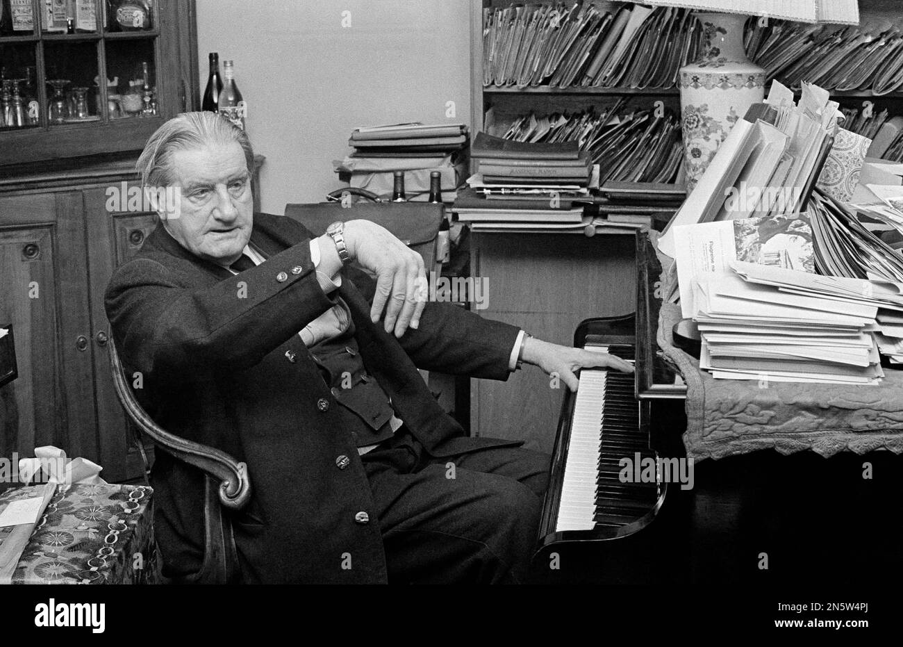 Undated photo of Ernst Hanfstaengl shows, how he played for Adolf ...