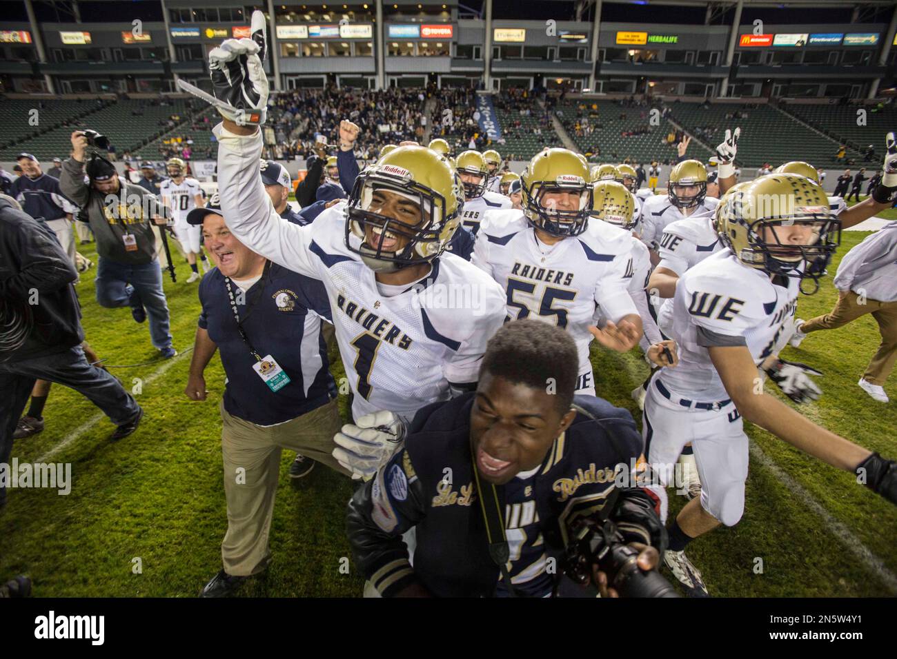 Central Catholic's head coach Roger Canepa and his team celebrate after ...