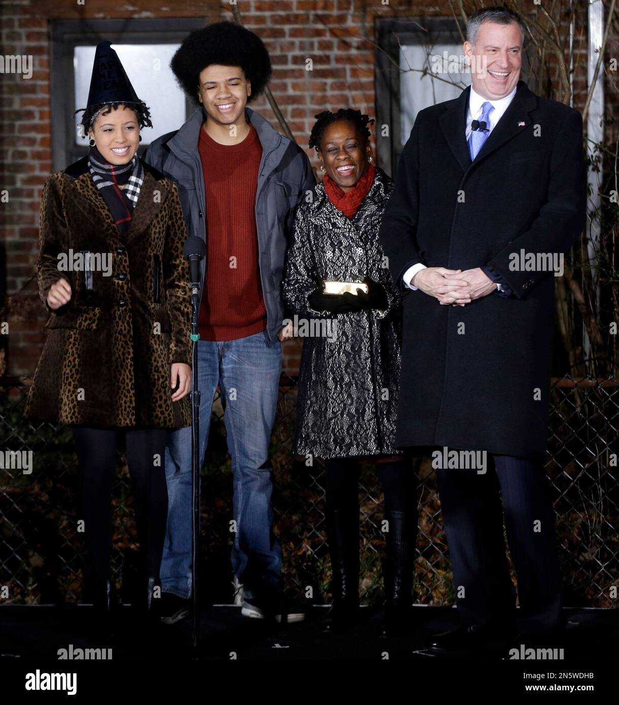 Bill de Blasio, right, laughs with his family, Chiara de Blasio, left ...