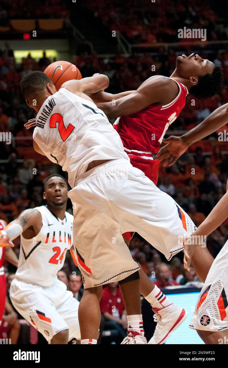 Indiana Hoosiers guard Stanford Robinson (22) is fouled by Illinois ...