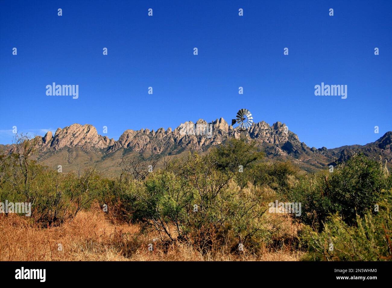 High and rugged mountain range hi-res stock photography and images - Alamy
