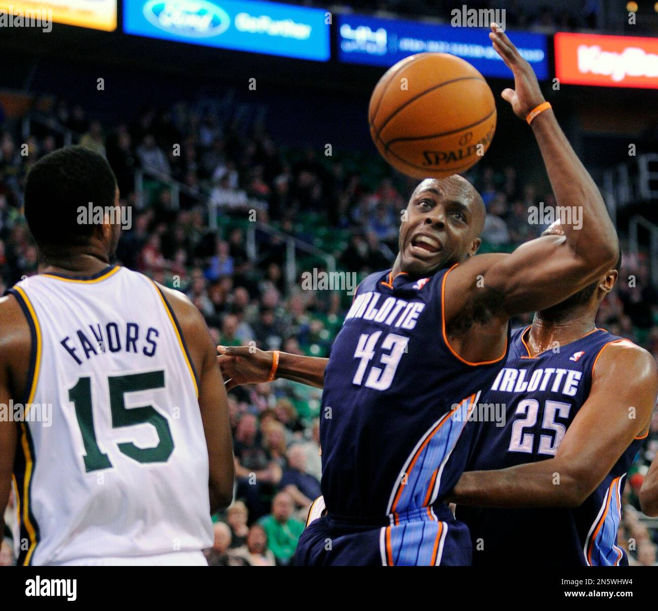 Charlotte Bobcats' Anthony Tolliver (43) loses the ball in-between the ...
