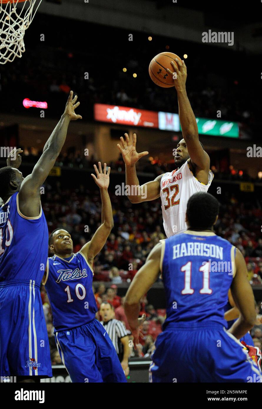 Maryland's Dez Wells (32) goes to the basket against Tulsa guard ...
