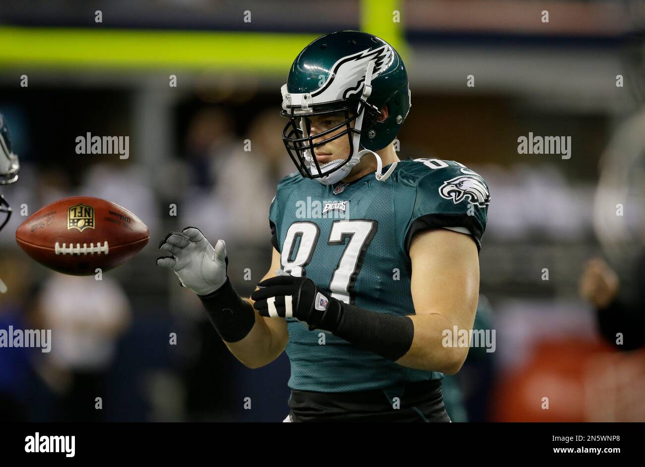 Philadelphia Eagles tight end Brent Celek (87) warms up before an NFL ...