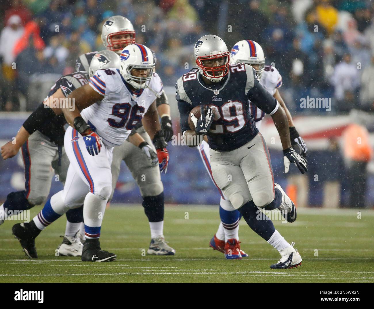 New England Patriots running back LeGarrette Blount (29) runs for a ...