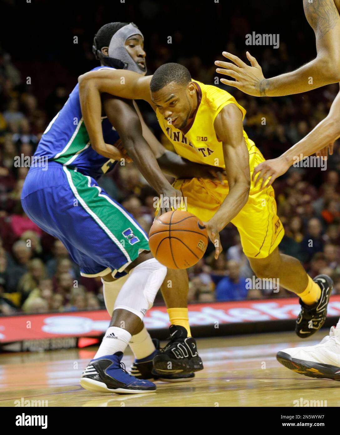 Minnesota guard Andre Hollins, right, drives against Texas A&M Corpus ...
