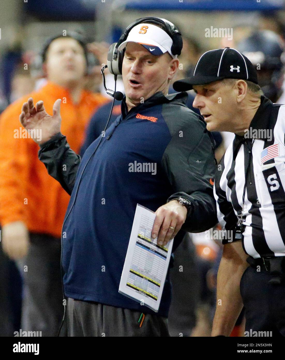 Syracuse coach Scott Shafer, left, talks to side judge Rob Skelton ...