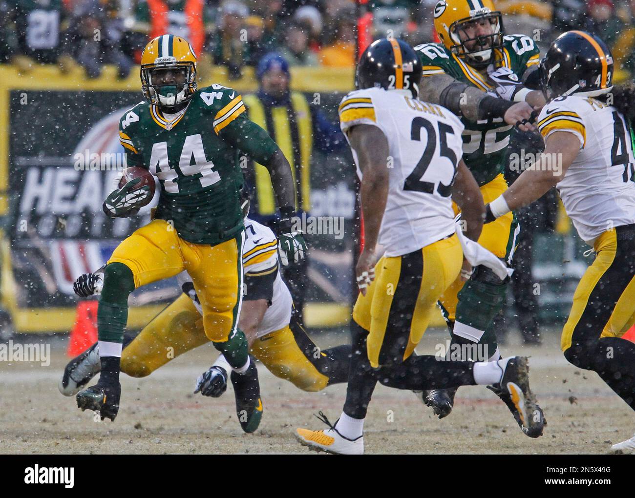 Green Bay Packers running back James Starks breaks the tackle of ...