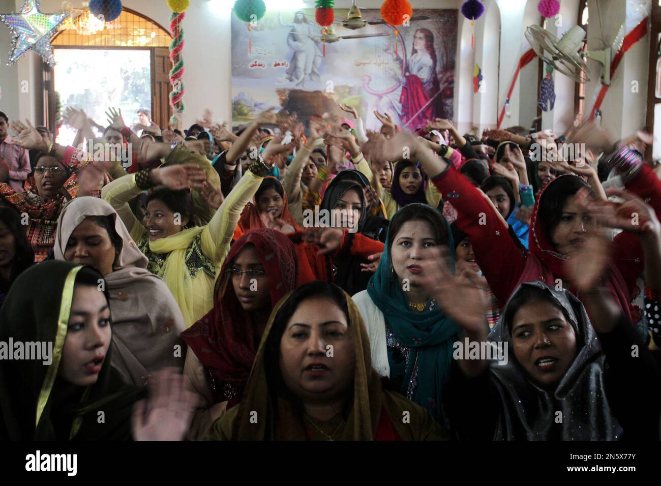 Pakistani Christians attend Christmas mass in Lahore, Pakistan ...