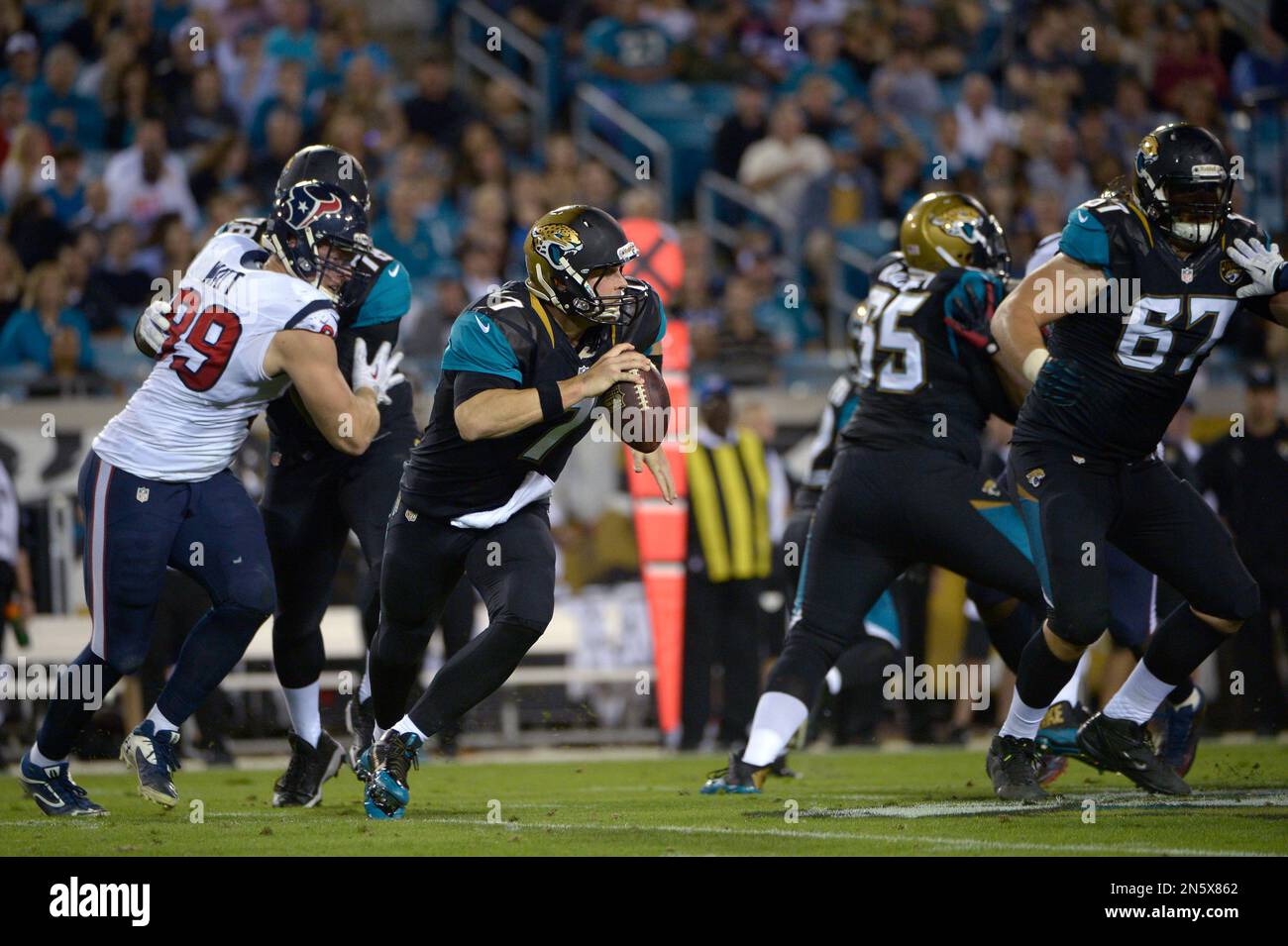 Jacksonville Jaguars quarterback Chad Henne (7) scrambles for yardage ...