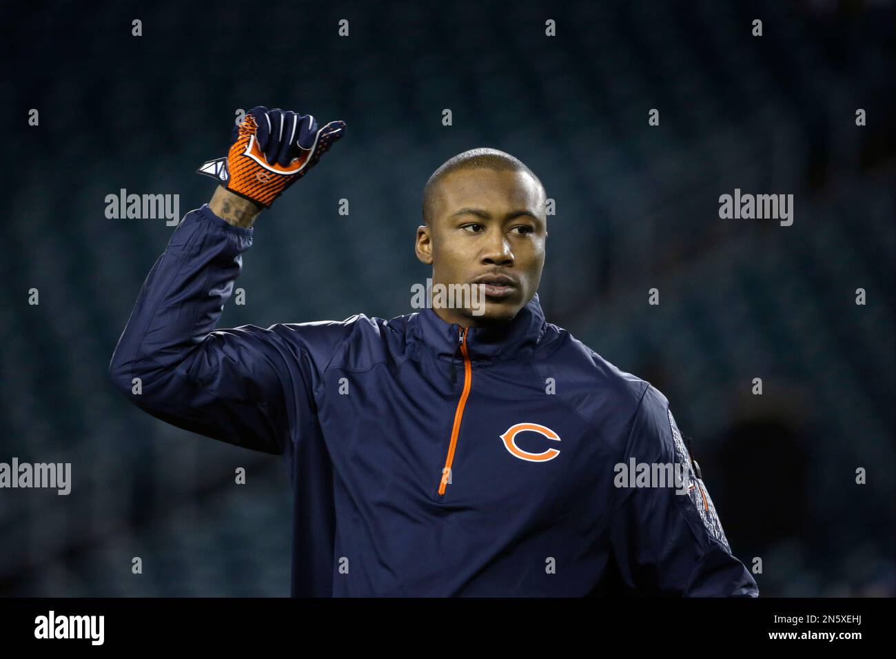 Chicago Bears' Brandon Marshall warms up before the first half of an ...