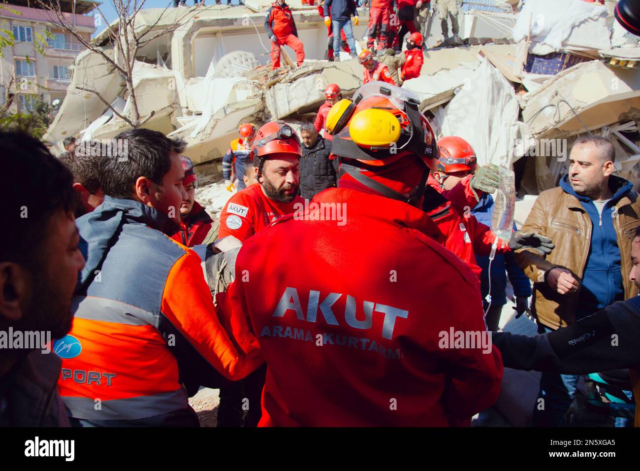 Hatay, Turkey. 9 FEB 2023. Emergency team members search for people in ...