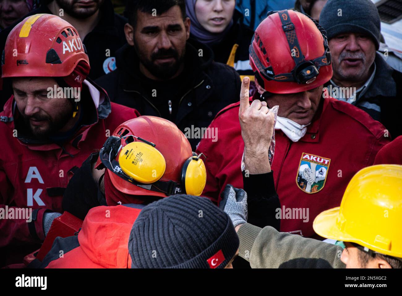 Hatay, Turkey. 9 FEB 2023. Emergency team members search for people in ...