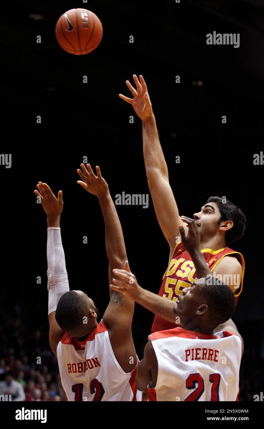 Southern California's Omar Oraby (55) shoots over Dayton's Jalen ...