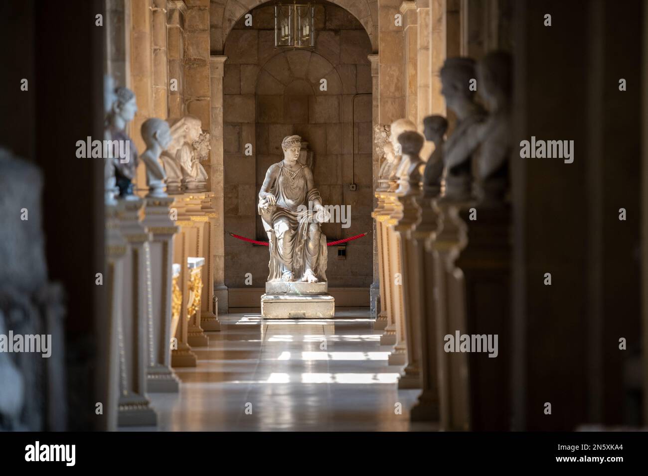 Castle howard statue hi-res stock photography and images - Alamy
