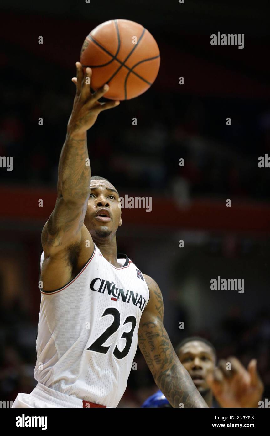 Cincinnati guard Sean Kilpatrick drives against Middle Tennessee in the ...